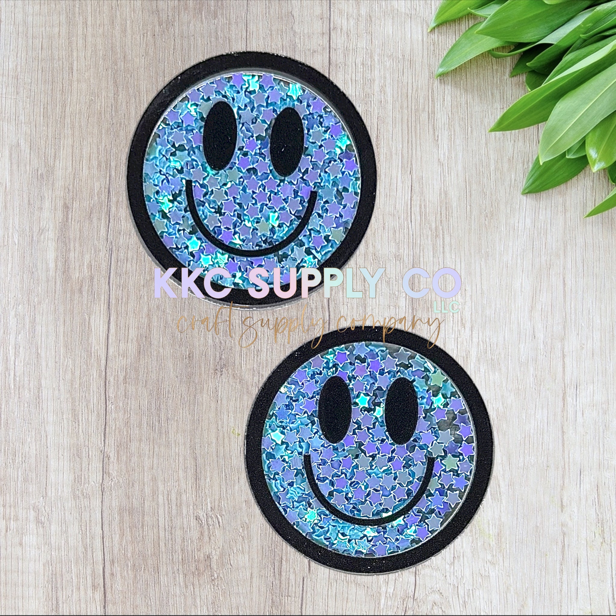 AT505-Happy Face Glitter Shaker-Acrylic Flatback-Iridescent Light Blue ...